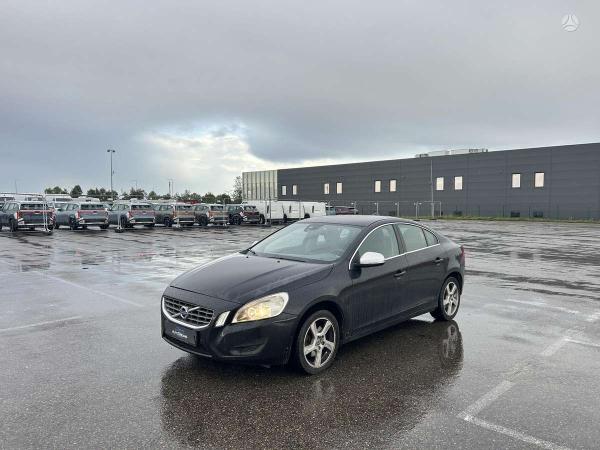 Melns Volvo S60 2012 Viļņa, ar dzinēja tilpumu 1.98 L un nobraukumu 319 tūkst. km par 6700 €, foto 1 vietnē AUTOMOTO.COM.LV
