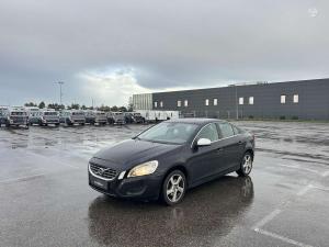Melns Volvo S60 2012 Viļņa, ar dzinēja tilpumu 1.98 L un nobraukumu 319 tūkst. km par 6700 €, foto 1 vietnē AUTOMOTO.COM.LV