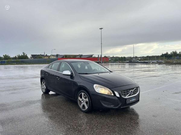 Melns Volvo S60 2012 Viļņa, ar dzinēja tilpumu 1.98 L un nobraukumu 319 tūkst. km par 6700 €, foto 3 vietnē AUTOMOTO.COM.LV