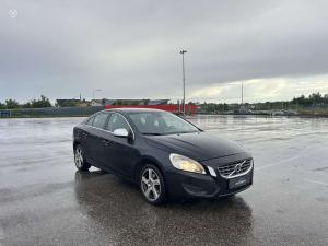Melns Volvo S60 2012 Viļņa, ar dzinēja tilpumu 1.98 L un nobraukumu 319 tūkst. km par 6700 €, foto 3 vietnē AUTOMOTO.COM.LV