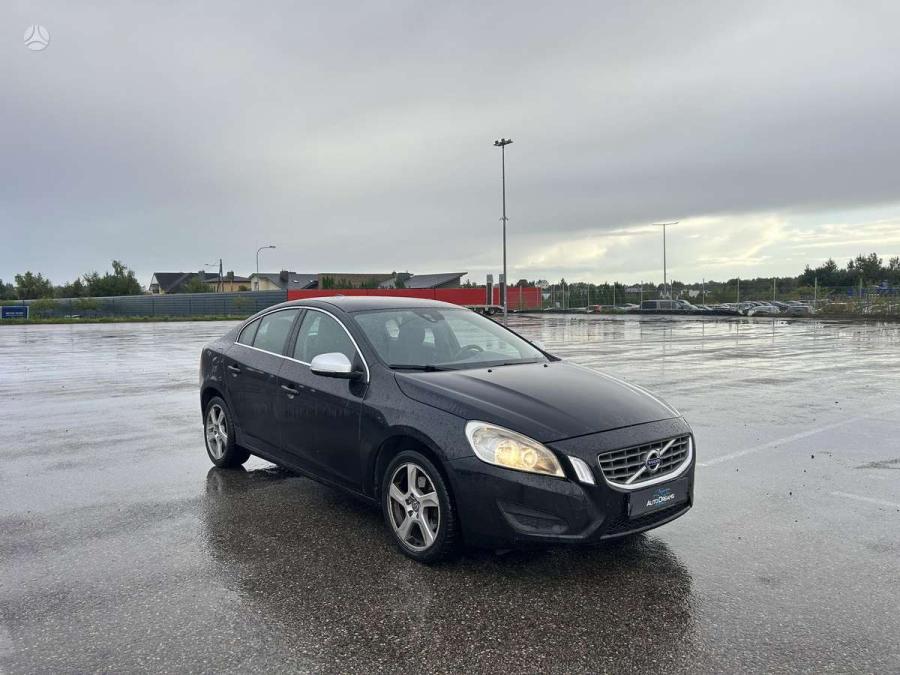 Melns Volvo S60 2012 Viļņa, ar dzinēja tilpumu 1.98 L un nobraukumu 319 tūkst. km par 6700 €, foto 3 vietnē AUTOMOTO.COM.LV