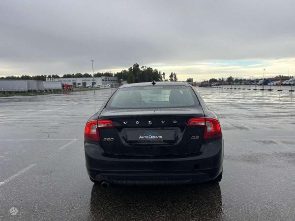 Melns Volvo S60 2012 Viļņa, ar dzinēja tilpumu 1.98 L un nobraukumu 319 tūkst. km par 6700 €, foto 5 vietnē AUTOMOTO.COM.LV