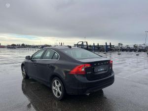 Melns Volvo S60 2012 Viļņa, ar dzinēja tilpumu 1.98 L un nobraukumu 319 tūkst. km par 6700 €, foto 6 vietnē AUTOMOTO.COM.LV