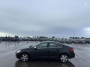 Melns Volvo S60 2012 Viļņa, ar dzinēja tilpumu 1.98 L un nobraukumu 319 tūkst. km par 6700 €, foto 7 vietnē AUTOMOTO.COM.LV