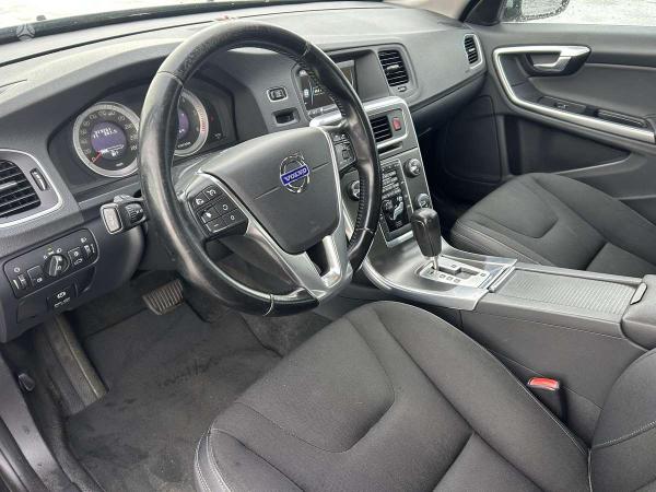 Melns Volvo S60 2012 Viļņa, ar dzinēja tilpumu 1.98 L un nobraukumu 319 tūkst. km par 6700 €, foto 8 vietnē AUTOMOTO.COM.LV