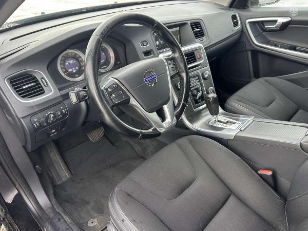 Melns Volvo S60 2012 Viļņa, ar dzinēja tilpumu 1.98 L un nobraukumu 319 tūkst. km par 6700 €, foto 9 vietnē AUTOMOTO.COM.LV