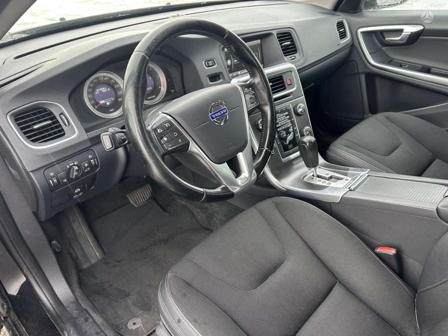 Melns Volvo S60 2012 Viļņa, ar dzinēja tilpumu 1.98 L un nobraukumu 319 tūkst. km par 6700 €, foto 9 vietnē AUTOMOTO.COM.LV