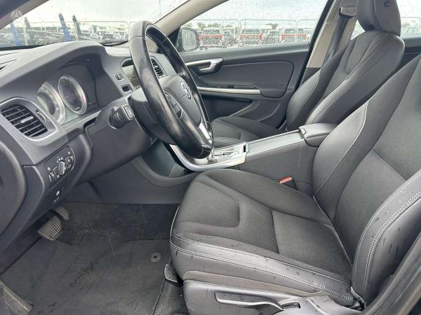Melns Volvo S60 2012 Viļņa, ar dzinēja tilpumu 1.98 L un nobraukumu 319 tūkst. km par 6700 €, foto 10 vietnē AUTOMOTO.COM.LV