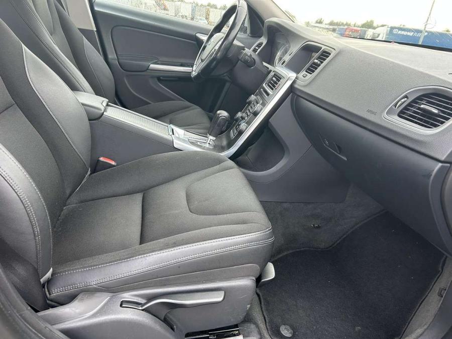 Melns Volvo S60 2012 Viļņa, ar dzinēja tilpumu 1.98 L un nobraukumu 319 tūkst. km par 6700 €, foto 11 vietnē AUTOMOTO.COM.LV
