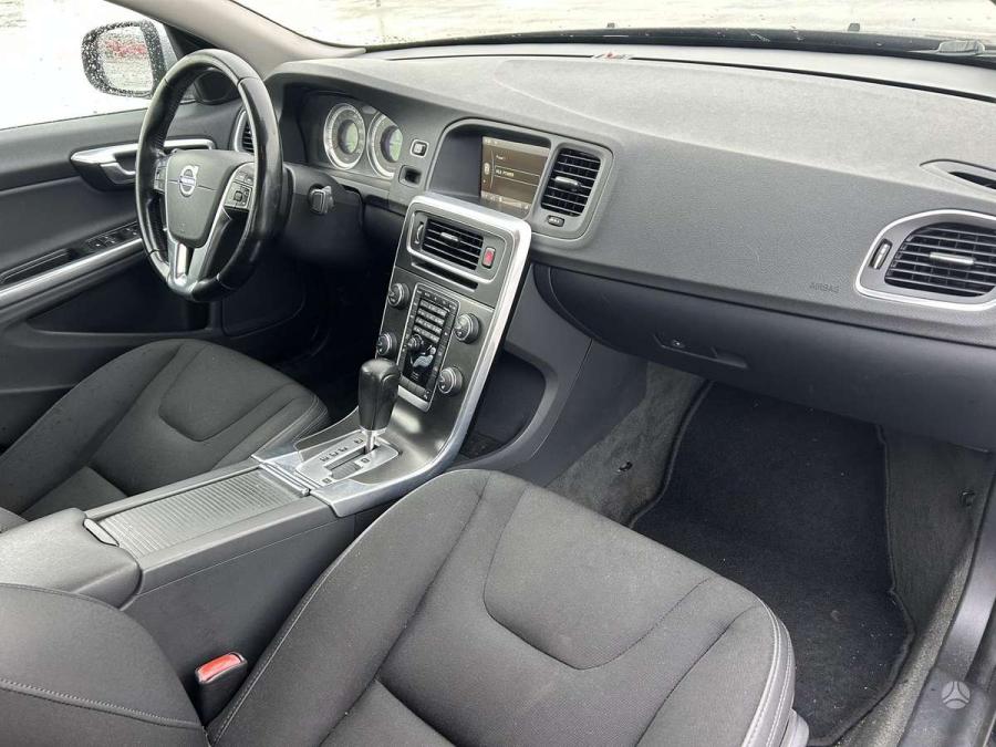 Melns Volvo S60 2012 Viļņa, ar dzinēja tilpumu 1.98 L un nobraukumu 319 tūkst. km par 6700 €, foto 12 vietnē AUTOMOTO.COM.LV