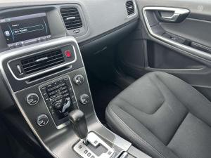Melns Volvo S60 2012 Viļņa, ar dzinēja tilpumu 1.98 L un nobraukumu 319 tūkst. km par 6700 €, foto 14 vietnē AUTOMOTO.COM.LV