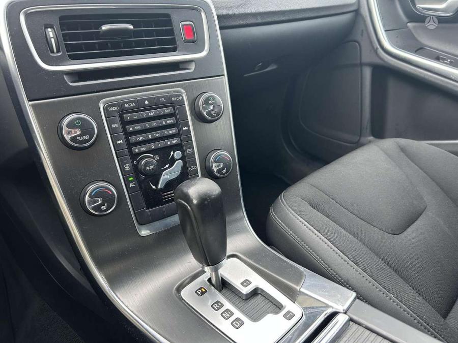 Melns Volvo S60 2012 Viļņa, ar dzinēja tilpumu 1.98 L un nobraukumu 319 tūkst. km par 6700 €, foto 15 vietnē AUTOMOTO.COM.LV