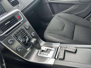 Melns Volvo S60 2012 Viļņa, ar dzinēja tilpumu 1.98 L un nobraukumu 319 tūkst. km par 6700 €, foto 16 vietnē AUTOMOTO.COM.LV