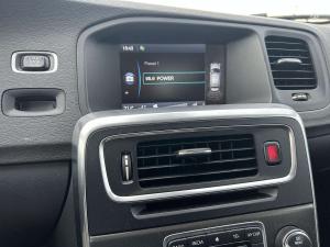 Melns Volvo S60 2012 Viļņa, ar dzinēja tilpumu 1.98 L un nobraukumu 319 tūkst. km par 6700 €, foto 17 vietnē AUTOMOTO.COM.LV