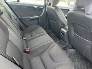 Melns Volvo S60 2012 Viļņa, ar dzinēja tilpumu 1.98 L un nobraukumu 319 tūkst. km par 6700 €, foto 21 vietnē AUTOMOTO.COM.LV