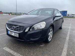 Melns Volvo S60 2012 Viļņa, ar dzinēja tilpumu 1.98 L un nobraukumu 319 tūkst. km par 6500 €, foto 1 vietnē AUTOMOTO.COM.LV