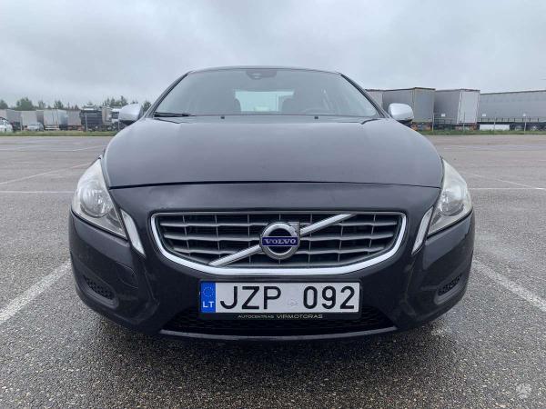 Melns Volvo S60 2012 Viļņa, ar dzinēja tilpumu 1.98 L un nobraukumu 319 tūkst. km par 6500 €, foto 3 vietnē AUTOMOTO.COM.LV