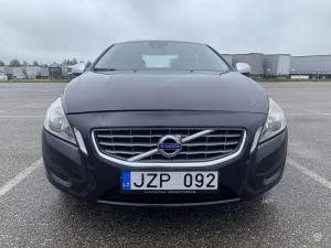 Black Volvo S60 2012 in Vilnius, with an engine capacity of 1.98 L and mileage of 319 thousand km for 6500 €, photo 3 on AUTOMOTO.COM.LV
