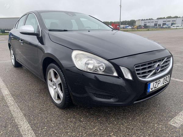 Melns Volvo S60 2012 Viļņa, ar dzinēja tilpumu 1.98 L un nobraukumu 319 tūkst. km par 6500 €, foto 4 vietnē AUTOMOTO.COM.LV