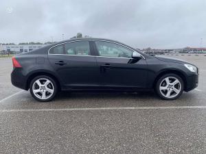 Black Volvo S60 2012 in Vilnius, with an engine capacity of 1.98 L and mileage of 319 thousand km for 6500 €, photo 5 on AUTOMOTO.COM.LV