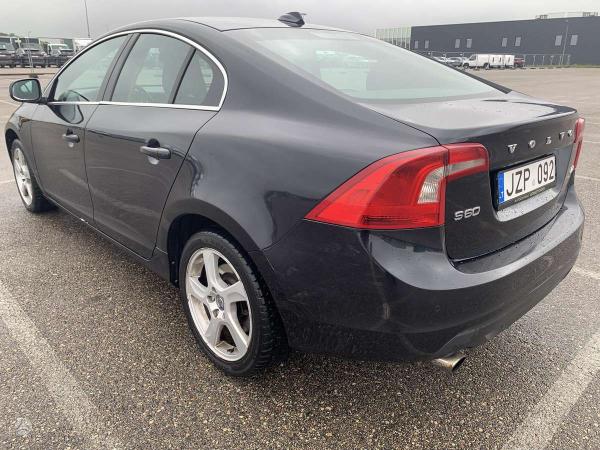 Melns Volvo S60 2012 Viļņa, ar dzinēja tilpumu 1.98 L un nobraukumu 319 tūkst. km par 6500 €, foto 8 vietnē AUTOMOTO.COM.LV