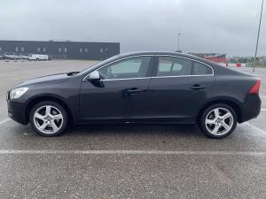 Black Volvo S60 2012 in Vilnius, with an engine capacity of 1.98 L and mileage of 319 thousand km for 6500 €, photo 9 on AUTOMOTO.COM.LV
