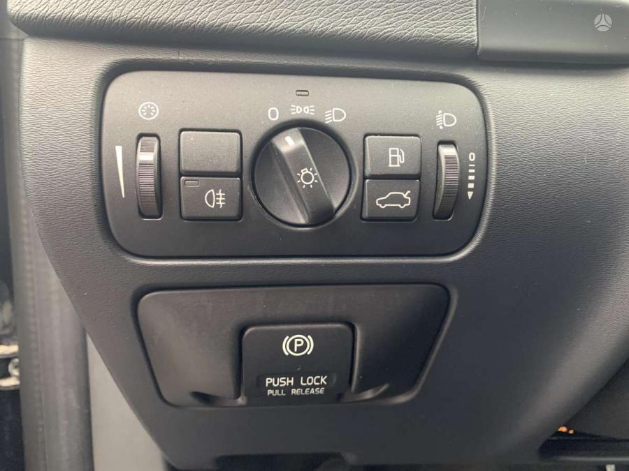 Black Volvo S60 2012 in Vilnius, with an engine capacity of 1.98 L and mileage of 319 thousand km for 6500 €, photo 17 on AUTOMOTO.COM.LV