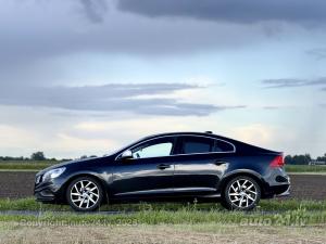 Black Volvo S60 2012 in Tallinn, with an engine capacity of 2.00 L and mileage of 227 thousand km for 8790 €, photo 5 on AUTOMOTO.COM.LV