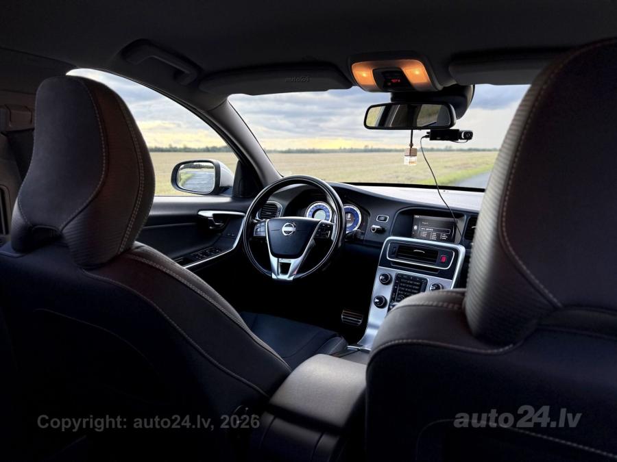 Black Volvo S60 2012 in Tallinn, with an engine capacity of 2.00 L and mileage of 227 thousand km for 8790 €, photo 7 on AUTOMOTO.COM.LV