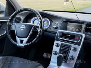 Black Volvo S60 2012 in Tallinn, with an engine capacity of 2.00 L and mileage of 227 thousand km for 8790 €, photo 8 on AUTOMOTO.COM.LV