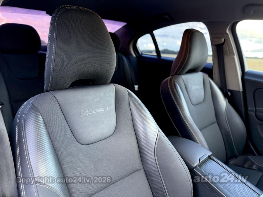 Black Volvo S60 2012 in Tallinn, with an engine capacity of 2.00 L and mileage of 227 thousand km for 8790 €, photo 10 on AUTOMOTO.COM.LV