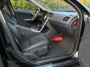 Black Volvo S60 2012 in Tartu, with an engine capacity of 2.00 L and mileage of 243 thousand km for 7990 €, photo 7 on AUTOMOTO.COM.LV