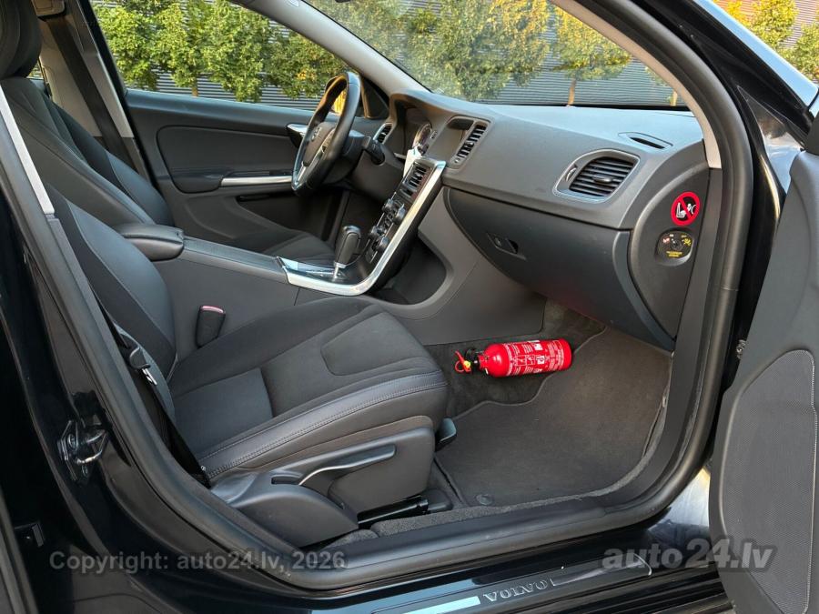 Black Volvo S60 2012 in Tartu, with an engine capacity of 2.00 L and mileage of 243 thousand km for 7990 €, photo 7 on AUTOMOTO.COM.LV