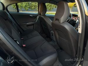 Black Volvo S60 2012 in Tartu, with an engine capacity of 2.00 L and mileage of 243 thousand km for 7990 €, photo 8 on AUTOMOTO.COM.LV