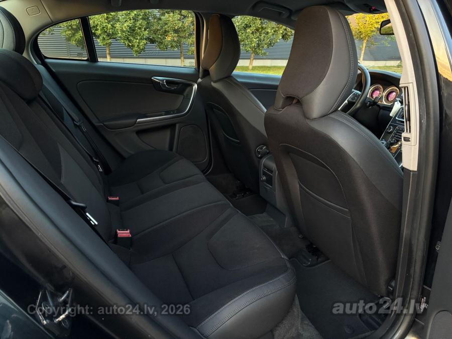 Black Volvo S60 2012 in Tartu, with an engine capacity of 2.00 L and mileage of 243 thousand km for 7990 €, photo 8 on AUTOMOTO.COM.LV