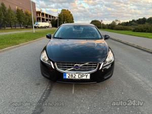 Black Volvo S60 2012 in Tartu, with an engine capacity of 2.00 L and mileage of 243 thousand km for 7990 €, photo 12 on AUTOMOTO.COM.LV