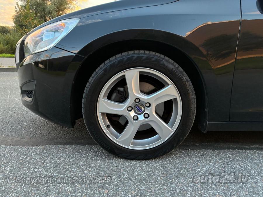 Black Volvo S60 2012 in Tartu, with an engine capacity of 2.00 L and mileage of 243 thousand km for 7990 €, photo 13 on AUTOMOTO.COM.LV