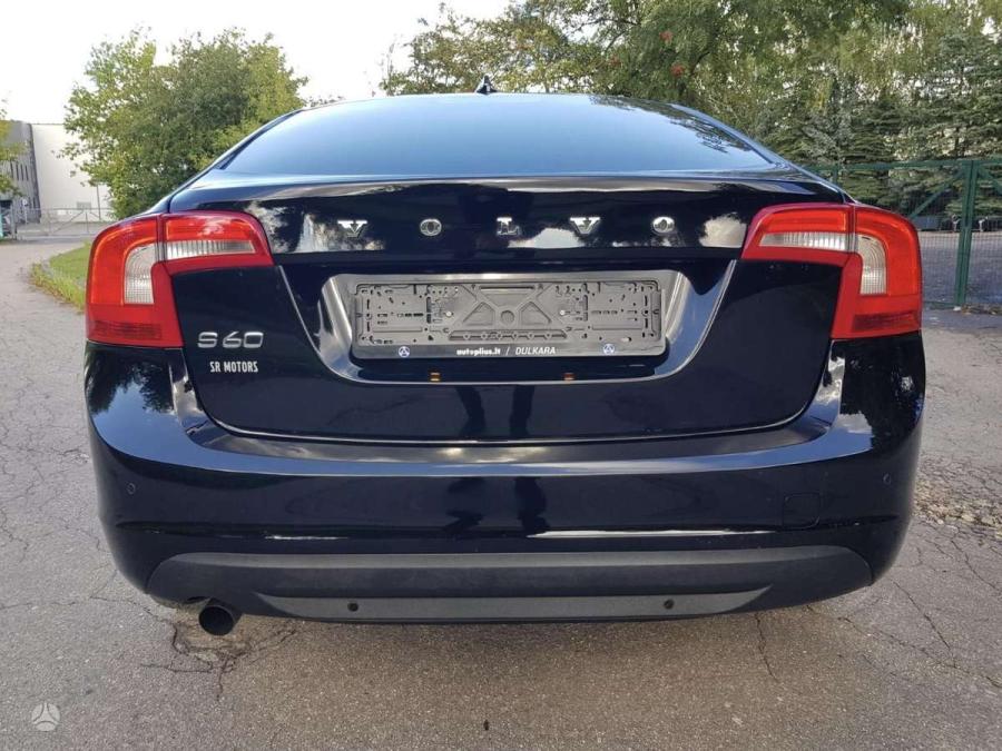 Melns Volvo S60 2012 Šauļi, ar dzinēja tilpumu 1.56 L un nobraukumu 229 tūkst. km par 4800 €, foto 6 vietnē AUTOMOTO.COM.LV