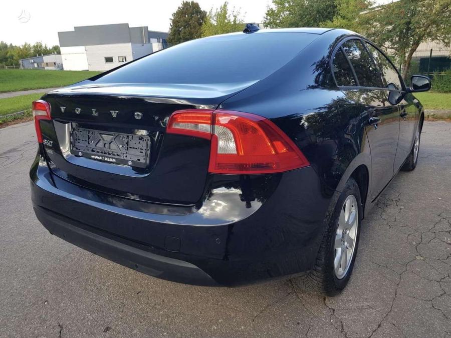 Melns Volvo S60 2012 Šauļi, ar dzinēja tilpumu 1.56 L un nobraukumu 229 tūkst. km par 4800 €, foto 7 vietnē AUTOMOTO.COM.LV