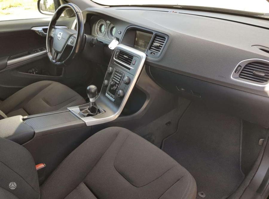 Melns Volvo S60 2012 Šauļi, ar dzinēja tilpumu 1.56 L un nobraukumu 229 tūkst. km par 4800 €, foto 8 vietnē AUTOMOTO.COM.LV