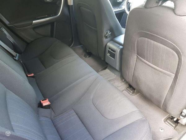 Black Volvo S60 2012 in Siauliai, with an engine capacity of 1.56 L and mileage of 229 thousand km for 4800 €, photo 9 on AUTOMOTO.COM.LV