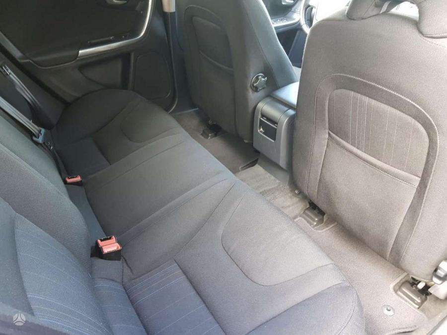 Melns Volvo S60 2012 Šauļi, ar dzinēja tilpumu 1.56 L un nobraukumu 229 tūkst. km par 4800 €, foto 9 vietnē AUTOMOTO.COM.LV