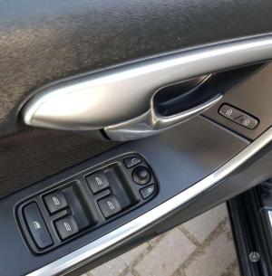 Melns Volvo S60 2012 Šauļi, ar dzinēja tilpumu 1.56 L un nobraukumu 229 tūkst. km par 4800 €, foto 10 vietnē AUTOMOTO.COM.LV