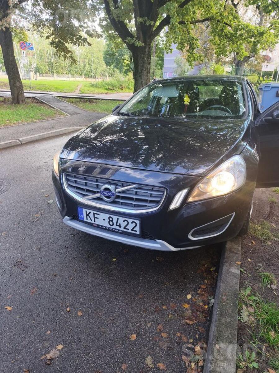 Melns Volvo S60 2012 Rīga, ar dzinēja tilpumu 1.60 L un nobraukumu 291 tūkst. km par 4499 €, foto 3 vietnē AUTOMOTO.COM.LV
