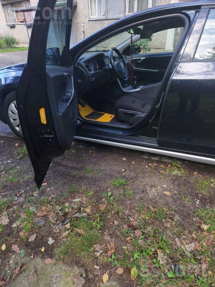 Melns Volvo S60 2012 Rīga, ar dzinēja tilpumu 1.60 L un nobraukumu 291 tūkst. km par 4499 €, foto 5 vietnē AUTOMOTO.COM.LV