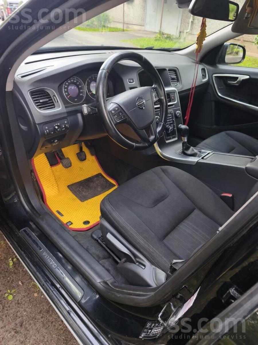 Melns Volvo S60 2012 Rīga, ar dzinēja tilpumu 1.60 L un nobraukumu 291 tūkst. km par 4499 €, foto 7 vietnē AUTOMOTO.COM.LV