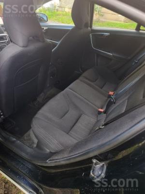 Melns Volvo S60 2012 Rīga, ar dzinēja tilpumu 1.60 L un nobraukumu 291 tūkst. km par 4499 €, foto 10 vietnē AUTOMOTO.COM.LV