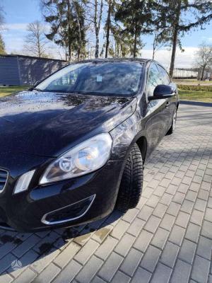 Black Volvo S60 2012 in Vilnius, with an engine capacity of 1.56 L and mileage of 340 thousand km for 4000 €, photo 3 on AUTOMOTO.COM.LV
