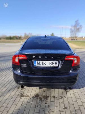 Black Volvo S60 2012 in Vilnius, with an engine capacity of 1.56 L and mileage of 340 thousand km for 4000 €, photo 5 on AUTOMOTO.COM.LV