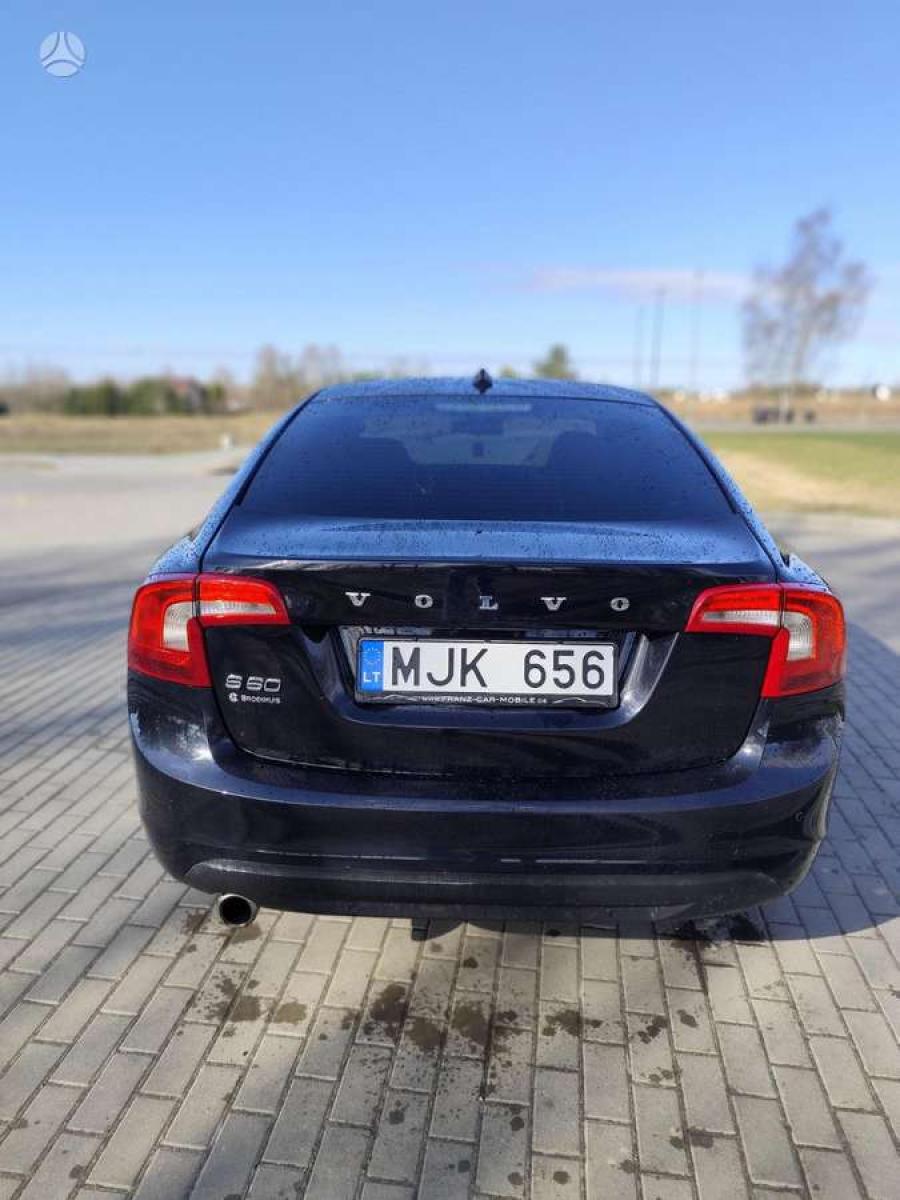 Black Volvo S60 2012 in Vilnius, with an engine capacity of 1.56 L and mileage of 340 thousand km for 4000 €, photo 5 on AUTOMOTO.COM.LV